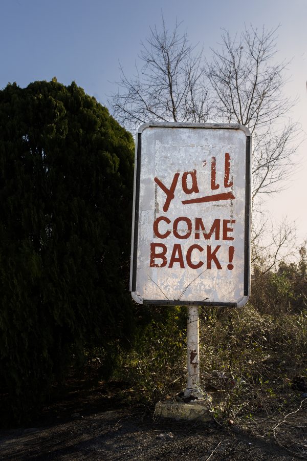 “ya’ll COME BACK” sign
